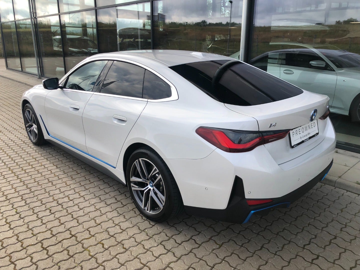 BMW i4 eDrive40 Charged Plus 5d - Concept Biler