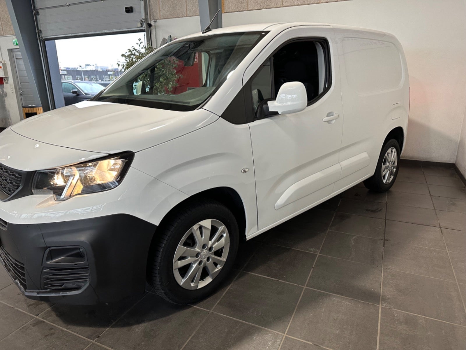 Peugeot Partner BlueHDi 100 L1V1 Ultimate Van