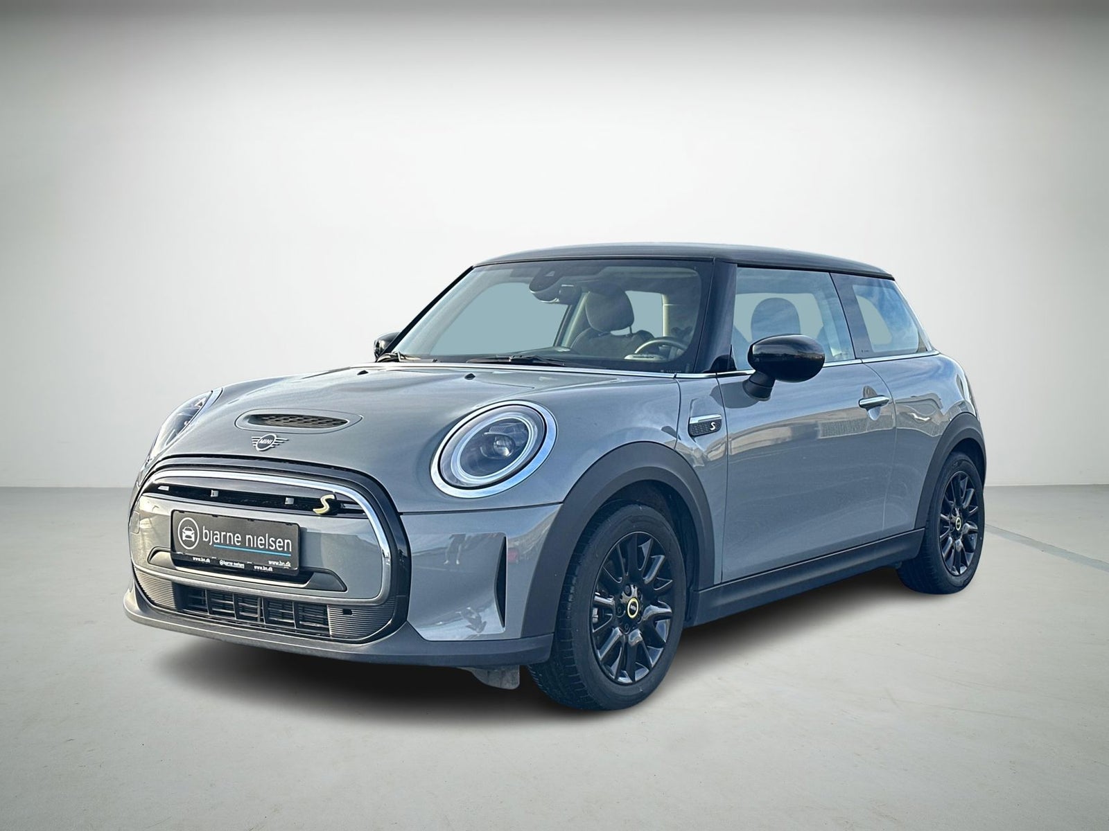 Brugt MINI Cooper SE Essential - 2022 - udstillet i Bjarne Nielsen A/S