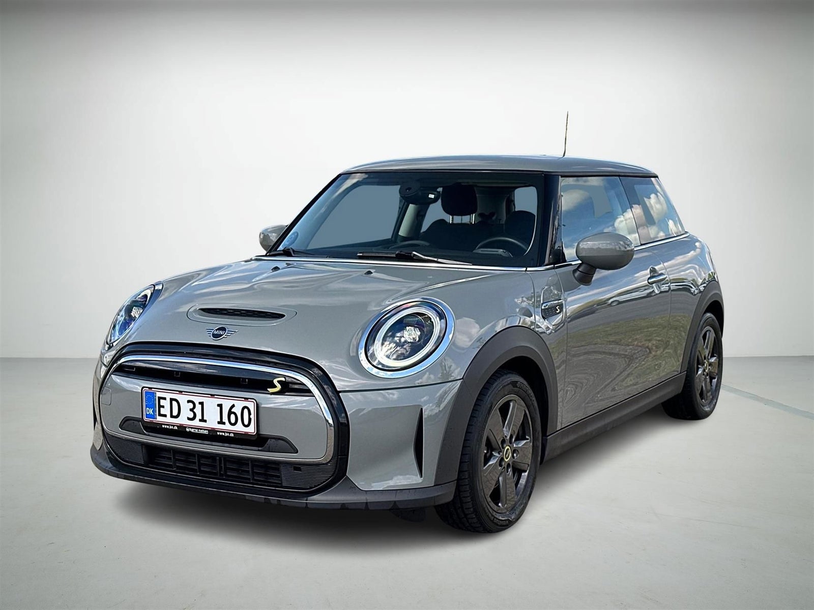 Brugt MINI Cooper SE Essential - 2021 - udstillet i Bjarne Nielsen A/S - Holstebro
