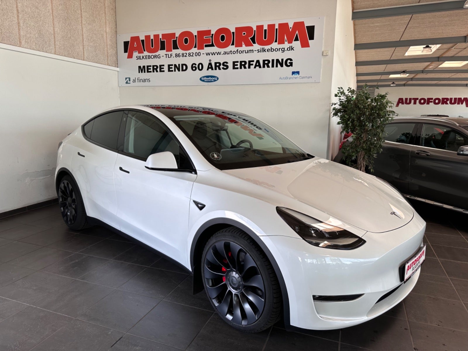 Tesla Model Y Performance AWD